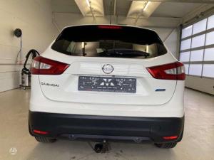 White Nissan Qashqai 2015 in Radviliskis, with an engine capacity of 1.46 L and mileage of 237 thousand km for 8550 €, photo 6 on AUTOMOTO.COM.LV