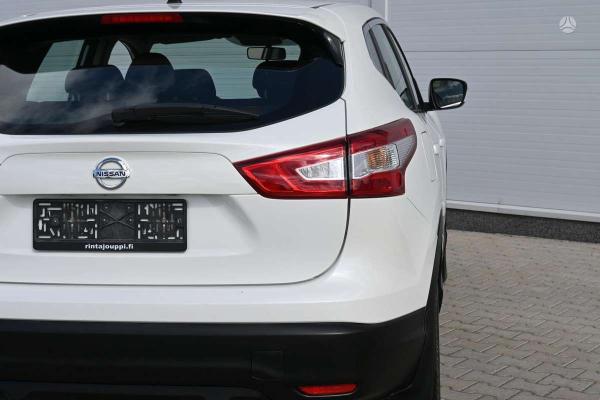 White Nissan Qashqai 2015 in Kretinga, with an engine capacity of 1.20 L and mileage of 138 thousand km for 7499 €, photo 8 on AUTOMOTO.COM.LV