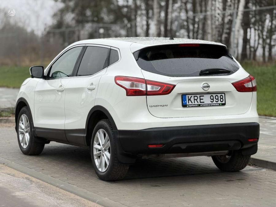 White Nissan Qashqai 2015 in Vilnius, with an engine capacity of 1.20 L and mileage of 207 thousand km for 8250 €, photo 6 on AUTOMOTO.COM.LV