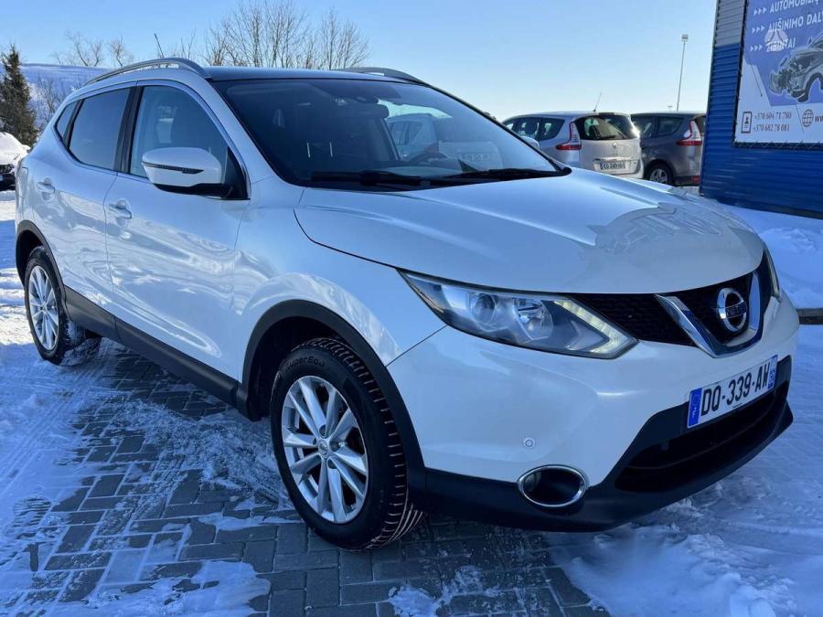 White Nissan Qashqai 2015 in Taurage, with an engine capacity of 1.46 L and mileage of 225 thousand km for 6999 €, photo 3 on AUTOMOTO.COM.LV