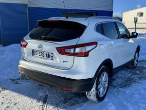 White Nissan Qashqai 2015 in Taurage, with an engine capacity of 1.46 L and mileage of 225 thousand km for 6999 €, photo 4 on AUTOMOTO.COM.LV