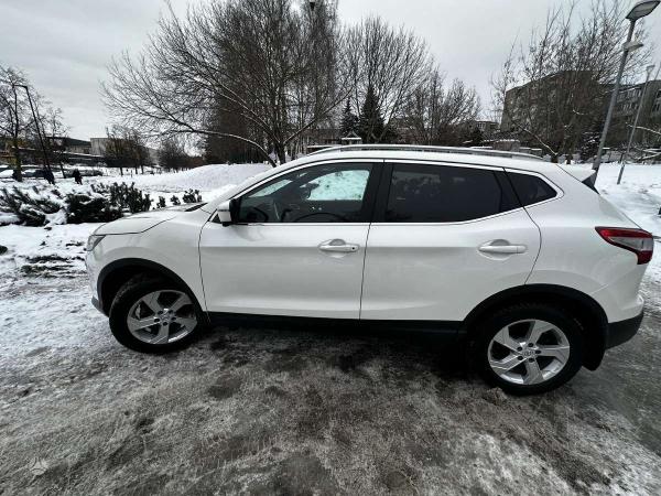 White Nissan Qashqai 2015 in Vilnius, with an engine capacity of 1.20 L and mileage of 172 thousand km for 8800 €, photo 2 on AUTOMOTO.COM.LV