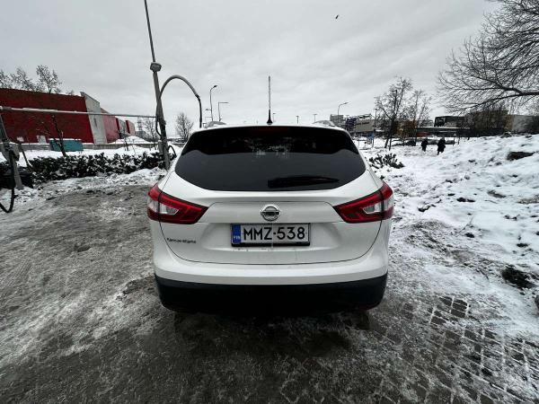 White Nissan Qashqai 2015 in Vilnius, with an engine capacity of 1.20 L and mileage of 172 thousand km for 8800 €, photo 3 on AUTOMOTO.COM.LV