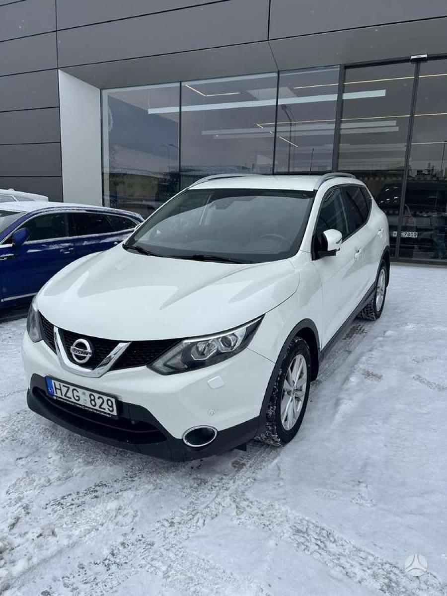 White Nissan Qashqai 2015 in Vilnius, with an engine capacity of 1.20 L and mileage of 152 thousand km for 9500 €, photo 1 on AUTOMOTO.COM.LV