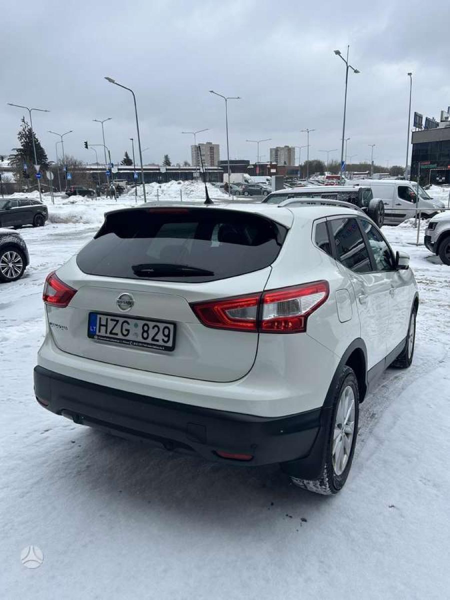 White Nissan Qashqai 2015 in Vilnius, with an engine capacity of 1.20 L and mileage of 152 thousand km for 9500 €, photo 3 on AUTOMOTO.COM.LV