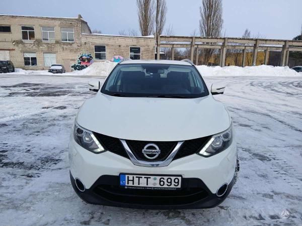 White Nissan Qashqai 2015 in Klaipeda, with an engine capacity of 1.20 L and mileage of 98 thousand km for 10200 €, photo 4 on AUTOMOTO.COM.LV