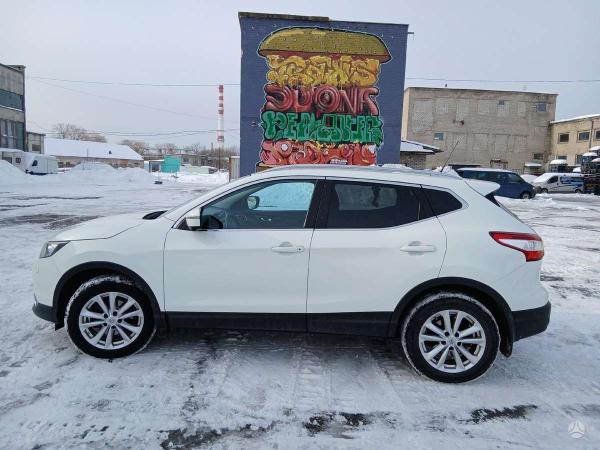 White Nissan Qashqai 2015 in Klaipeda, with an engine capacity of 1.20 L and mileage of 98 thousand km for 10200 €, photo 7 on AUTOMOTO.COM.LV