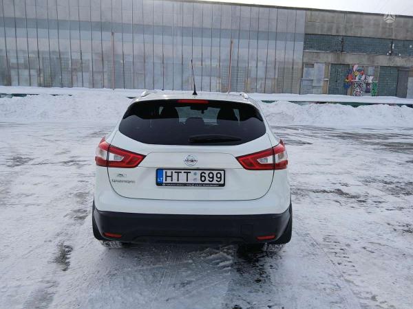 White Nissan Qashqai 2015 in Klaipeda, with an engine capacity of 1.20 L and mileage of 98 thousand km for 10200 €, photo 8 on AUTOMOTO.COM.LV