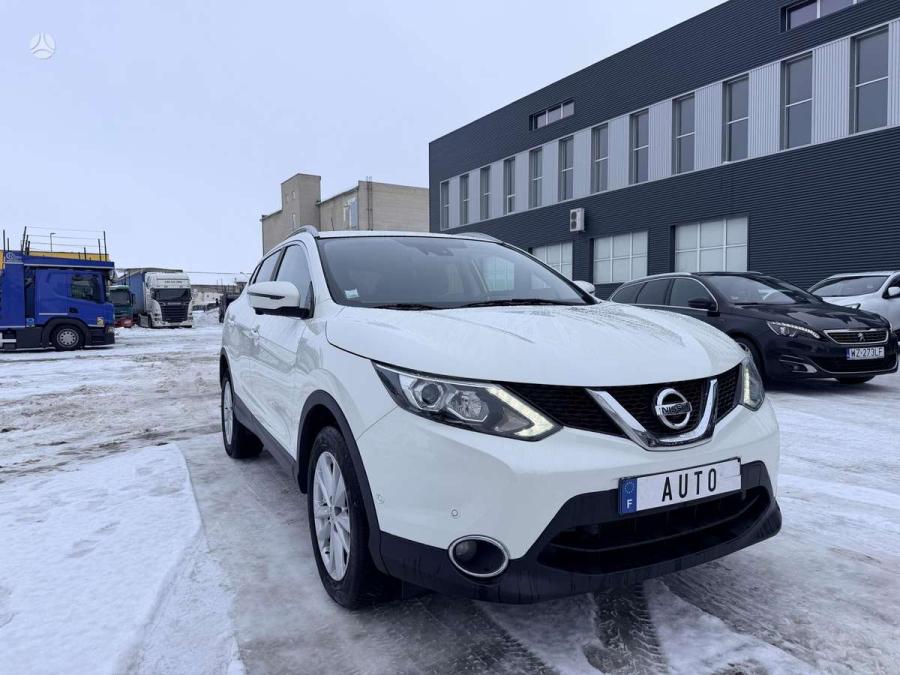 White Nissan Qashqai 2015 in Taurage, with an engine capacity of 1.20 L and mileage of 120 thousand km for 7499 €, photo 1 on AUTOMOTO.COM.LV