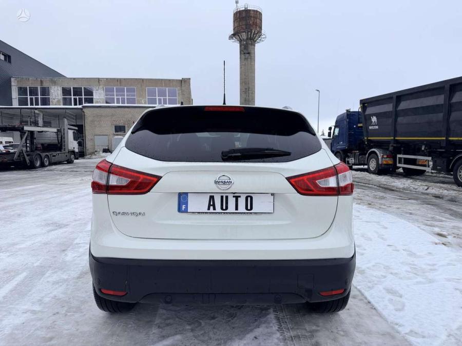 White Nissan Qashqai 2015 in Taurage, with an engine capacity of 1.20 L and mileage of 120 thousand km for 7499 €, photo 12 on AUTOMOTO.COM.LV