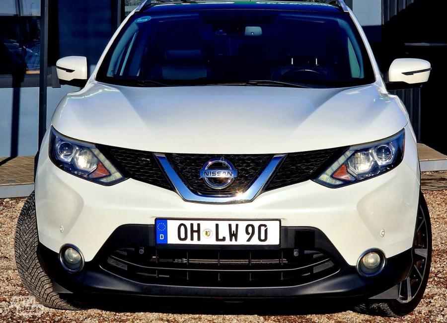 White Nissan Qashqai 2015 in Kretinga, with an engine capacity of 1.20 L and mileage of 208 thousand km for 7499 €, photo 3 on AUTOMOTO.COM.LV