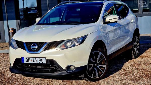 White Nissan Qashqai 2015 in Kretinga, with an engine capacity of 1.20 L and mileage of 208 thousand km for 7499 €, photo 4 on AUTOMOTO.COM.LV