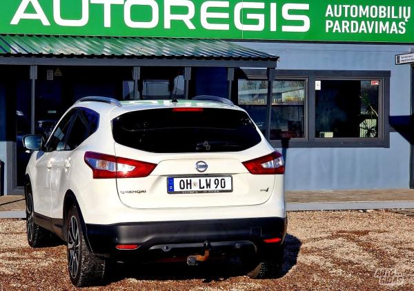 White Nissan Qashqai 2015 in Kretinga, with an engine capacity of 1.20 L and mileage of 208 thousand km for 7499 €, photo 8 on AUTOMOTO.COM.LV