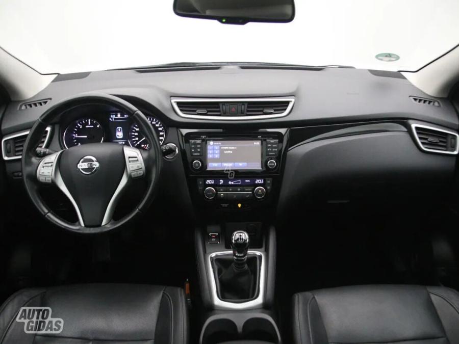 Balts Nissan Qashqai 2015 Viļņa, ar dzinēja tilpumu 1.50 L un nobraukumu 203 tūkst. km par 10699 €, foto 2 vietnē AUTOMOTO.COM.LV