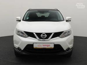 White Nissan Qashqai 2015 in Vilnius, with an engine capacity of 1.50 L and mileage of 203 thousand km for 10699 €, photo 3 on AUTOMOTO.COM.LV