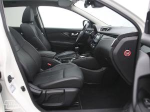 White Nissan Qashqai 2015 in Vilnius, with an engine capacity of 1.50 L and mileage of 203 thousand km for 10699 €, photo 14 on AUTOMOTO.COM.LV