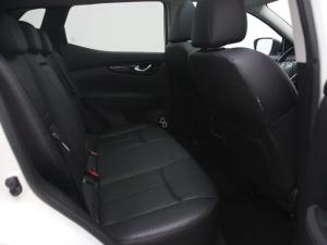 White Nissan Qashqai 2015 in Vilnius, with an engine capacity of 1.50 L and mileage of 203 thousand km for 10699 €, photo 15 on AUTOMOTO.COM.LV