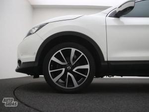 White Nissan Qashqai 2015 in Vilnius, with an engine capacity of 1.50 L and mileage of 203 thousand km for 10699 €, photo 28 on AUTOMOTO.COM.LV