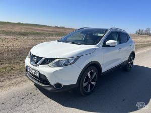 White Nissan Qashqai 2015 in Panevezys, with an engine capacity of 1.50 L and mileage of 260 thousand km for 9100 €, photo 3 on AUTOMOTO.COM.LV