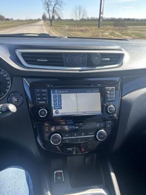 White Nissan Qashqai 2015 in Panevezys, with an engine capacity of 1.50 L and mileage of 260 thousand km for 9100 €, photo 8 on AUTOMOTO.COM.LV