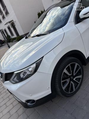 White Nissan Qashqai 2015 in Kaunas, with an engine capacity of 1.60 L and mileage of 196 thousand km for 9295 €, photo 3 on AUTOMOTO.COM.LV