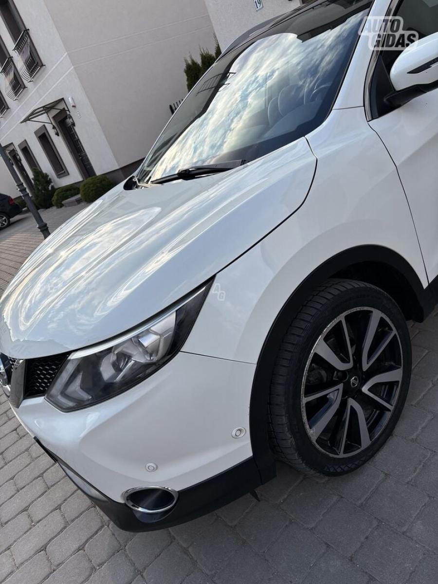 White Nissan Qashqai 2015 in Kaunas, with an engine capacity of 1.60 L and mileage of 196 thousand km for 9295 €, photo 3 on AUTOMOTO.COM.LV
