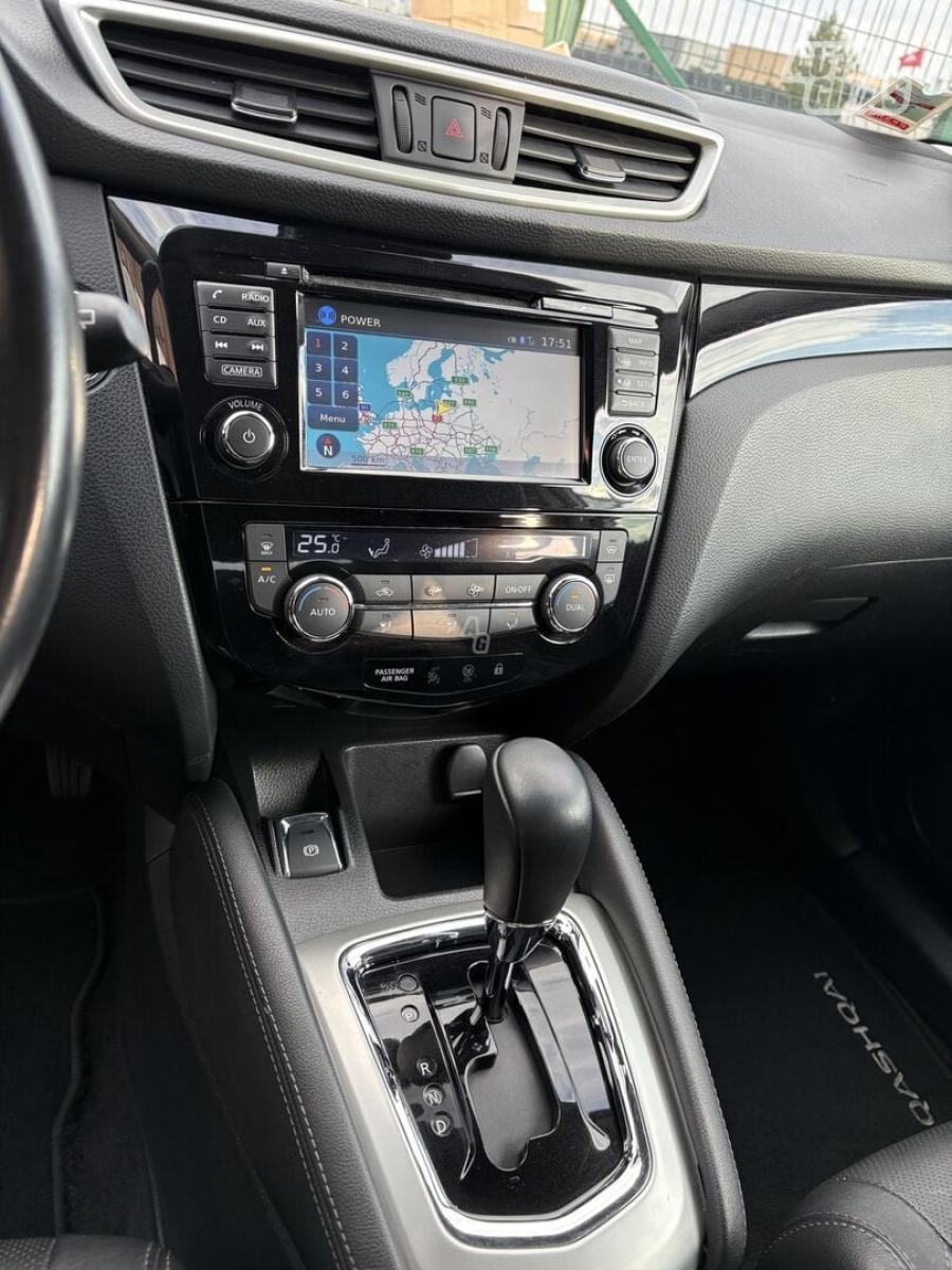 White Nissan Qashqai 2015 in Kaunas, with an engine capacity of 1.60 L and mileage of 196 thousand km for 9295 €, photo 9 on AUTOMOTO.COM.LV