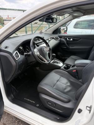 White Nissan Qashqai 2015 in Kaunas, with an engine capacity of 1.60 L and mileage of 196 thousand km for 9295 €, photo 11 on AUTOMOTO.COM.LV