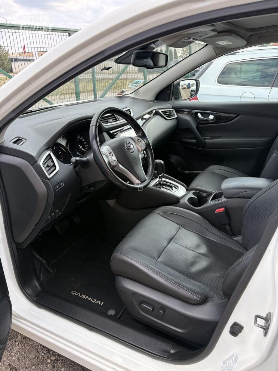 White Nissan Qashqai 2015 in Kaunas, with an engine capacity of 1.60 L and mileage of 196 thousand km for 9295 €, photo 11 on AUTOMOTO.COM.LV