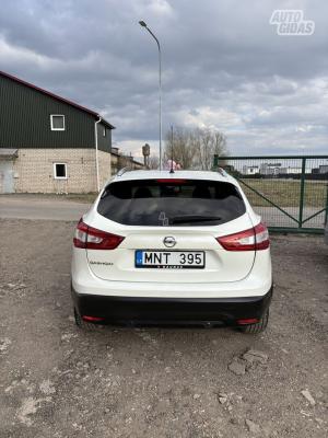 White Nissan Qashqai 2015 in Kaunas, with an engine capacity of 1.60 L and mileage of 196 thousand km for 9295 €, photo 13 on AUTOMOTO.COM.LV