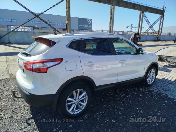 Balts Nissan Qashqai 2015 Tallina, ar dzinēja tilpumu 1.20 L un nobraukumu 149 tūkst. km par 3499 €, foto 3 vietnē AUTOMOTO.COM.LV