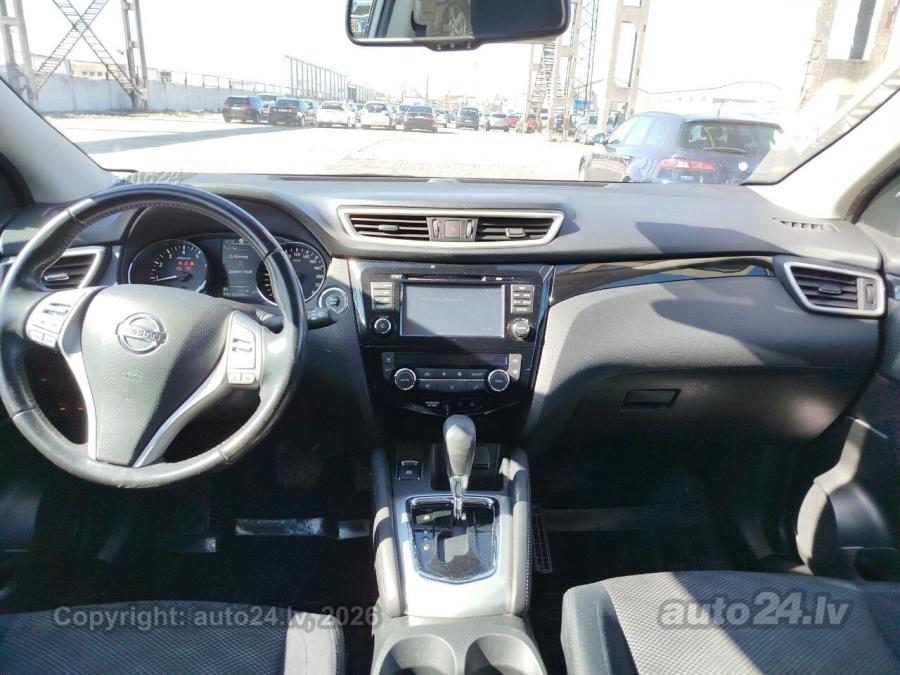 White Nissan Qashqai 2015 in Tallinn, with an engine capacity of 1.20 L and mileage of 149 thousand km for 3499 €, photo 6 on AUTOMOTO.COM.LV