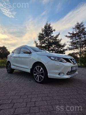 Белый Ниссан Кашкай 2015 в Рига, объемом двигателя 1.60 л и пробегом 189 тыс. км за 10400 €, фото 1 на AUTOMOTO.COM.LV