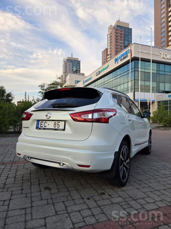Nissan Qashqai 2015 Rīga vietnē Balts Nissan Qashqai 2015 Rīga, ar dzinēja tilpumu 1.60 L un nobraukumu 189 tūkst. km par 10400 €, foto 7 vietnē AUTOMOTO.COM.LV