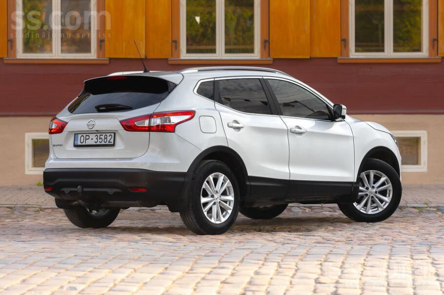 White Nissan Qashqai 2015 in Jelgava, with an engine capacity of 1.20 L and mileage of 165 thousand km for 8590 €, photo 6 on AUTOMOTO.COM.LV