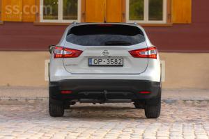 White Nissan Qashqai 2015 in Jelgava, with an engine capacity of 1.20 L and mileage of 165 thousand km for 8590 €, photo 7 on AUTOMOTO.COM.LV