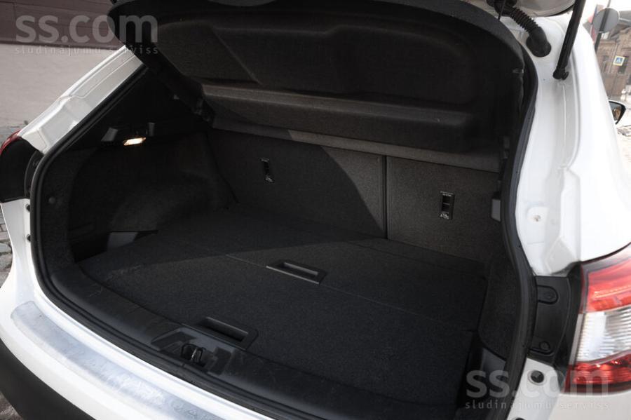 White Nissan Qashqai 2015 in Jelgava, with an engine capacity of 1.20 L and mileage of 165 thousand km for 8590 €, photo 14 on AUTOMOTO.COM.LV