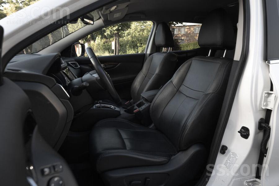 White Nissan Qashqai 2015 in Jelgava, with an engine capacity of 1.20 L and mileage of 165 thousand km for 8590 €, photo 16 on AUTOMOTO.COM.LV