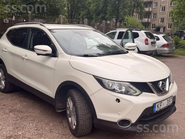 White Nissan Qashqai 2015 in Riga, with an engine capacity of 1.20 L and mileage of 131 thousand km for 8750 €, photo 1 on AUTOMOTO.COM.LV