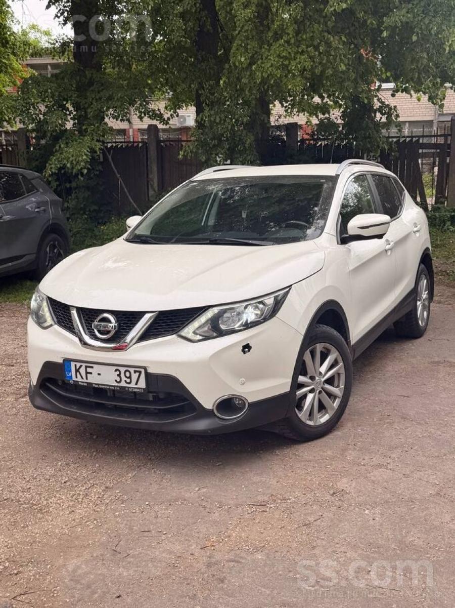 White Nissan Qashqai 2015 in Riga, with an engine capacity of 1.20 L and mileage of 131 thousand km for 8750 €, photo 3 on AUTOMOTO.COM.LV