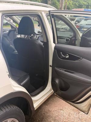 White Nissan Qashqai 2015 in Riga, with an engine capacity of 1.20 L and mileage of 131 thousand km for 8750 €, photo 6 on AUTOMOTO.COM.LV