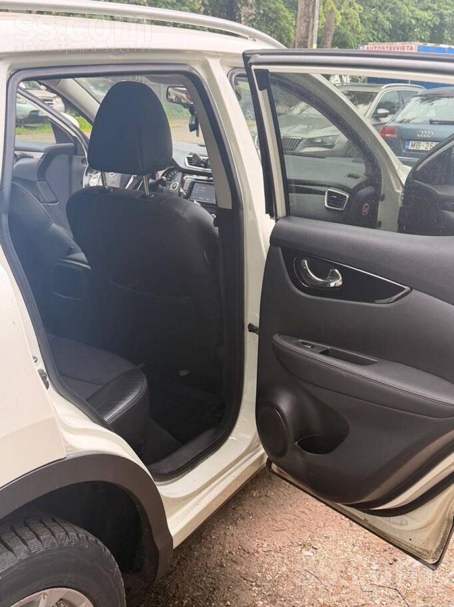 White Nissan Qashqai 2015 in Riga, with an engine capacity of 1.20 L and mileage of 131 thousand km for 8750 €, photo 6 on AUTOMOTO.COM.LV
