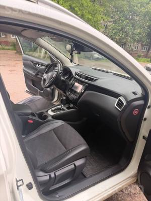 White Nissan Qashqai 2015 in Riga, with an engine capacity of 1.20 L and mileage of 131 thousand km for 8750 €, photo 8 on AUTOMOTO.COM.LV
