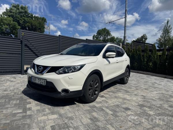 White Nissan Qashqai 2015 in Daugavpils, with an engine capacity of 1.60 L and mileage of 116 thousand km for 11500 €, photo 1 on AUTOMOTO.COM.LV