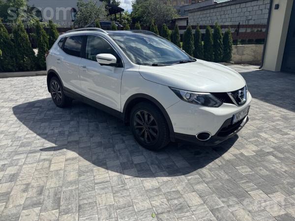 White Nissan Qashqai 2015 in Daugavpils, with an engine capacity of 1.60 L and mileage of 116 thousand km for 11500 €, photo 2 on AUTOMOTO.COM.LV