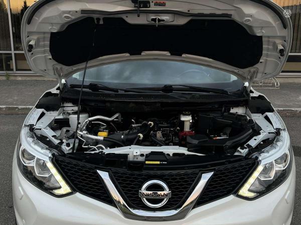 White Nissan Qashqai 2015 in Panevezys, with an engine capacity of 1.20 L and mileage of 116 thousand km for 6500 €, photo 8 on AUTOMOTO.COM.LV