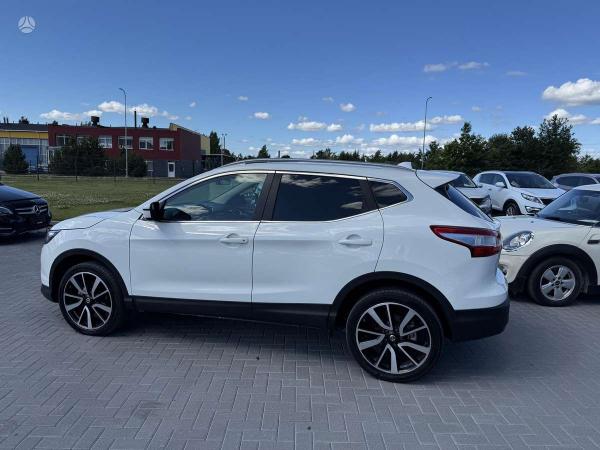 White Nissan Qashqai 2015 in Telschi, with an engine capacity of 1.46 L and mileage of 231 thousand km for 7700 €, photo 4 on AUTOMOTO.COM.LV