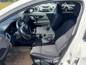 Balts Nissan Qashqai 2015 Telšiai, ar dzinēja tilpumu 1.46 L un nobraukumu 231 tūkst. km par 7700 €, foto 14 vietnē AUTOMOTO.COM.LV