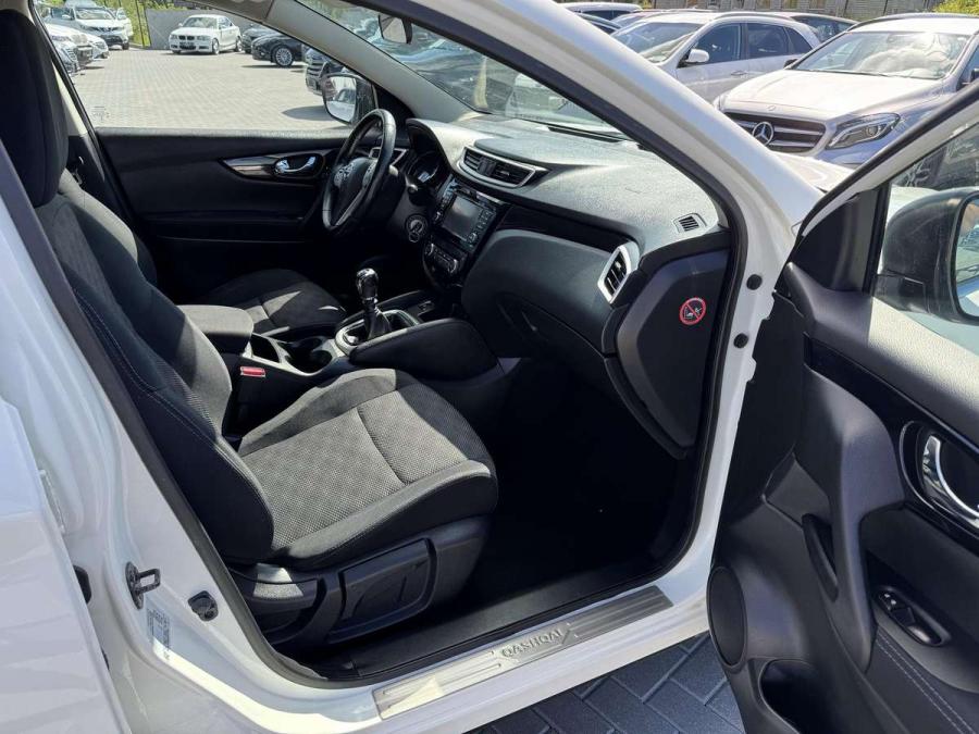 Balts Nissan Qashqai 2015 Telšiai, ar dzinēja tilpumu 1.46 L un nobraukumu 231 tūkst. km par 7700 €, foto 19 vietnē AUTOMOTO.COM.LV