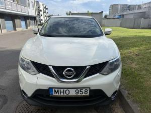 White Nissan Qashqai 2015 in Vilnius, with an engine capacity of 1.20 L and mileage of 200 thousand km for 3900 €, photo 3 on AUTOMOTO.COM.LV